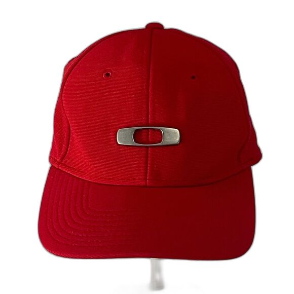 Oakley | Accessories | Oakley Red Aflex Fitted Hat Sm Metal Logo ...
